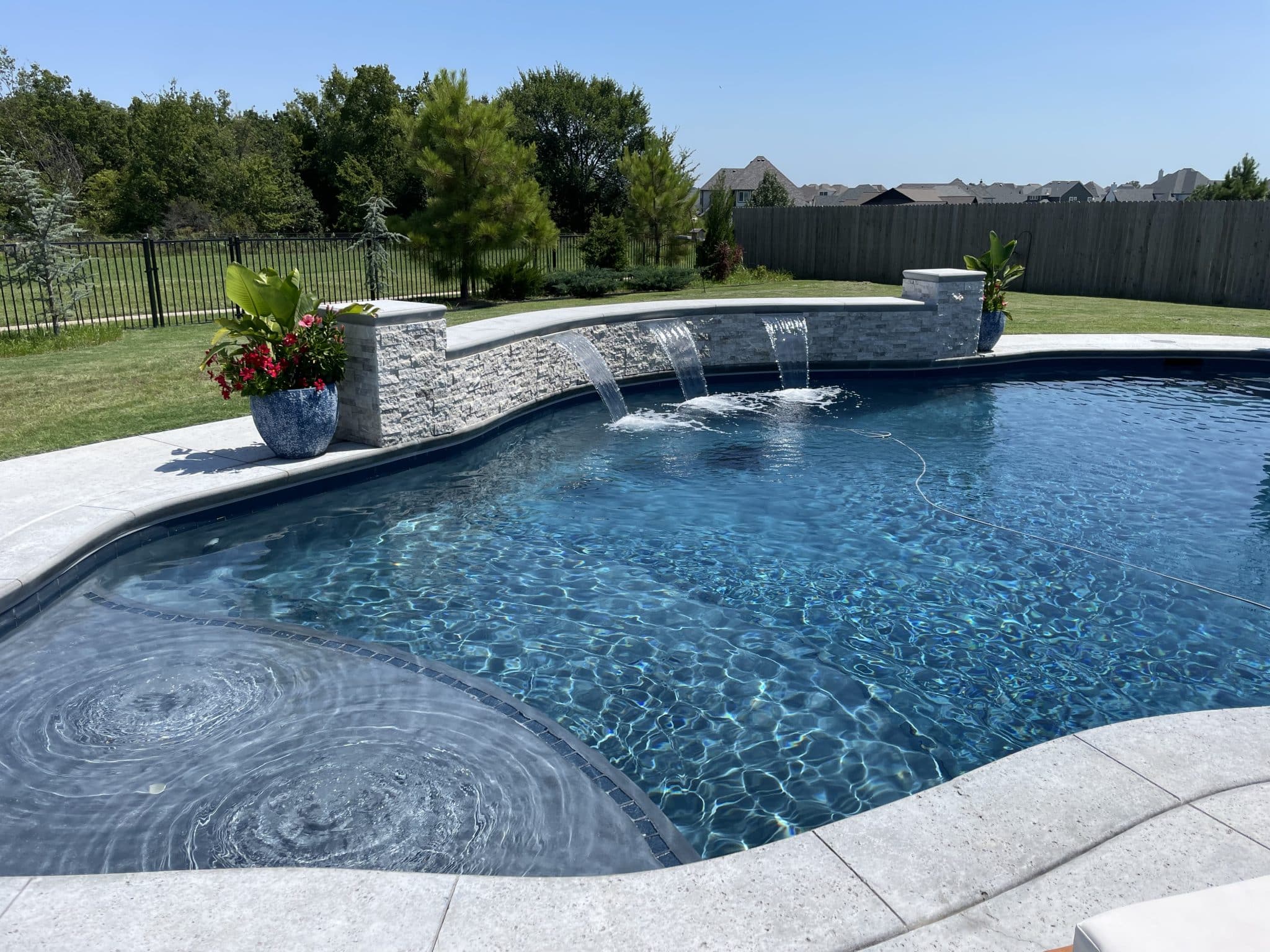 Tulsa’s Luxury Pool Trends Homeowners Love in 2025 - Villa Del Mar